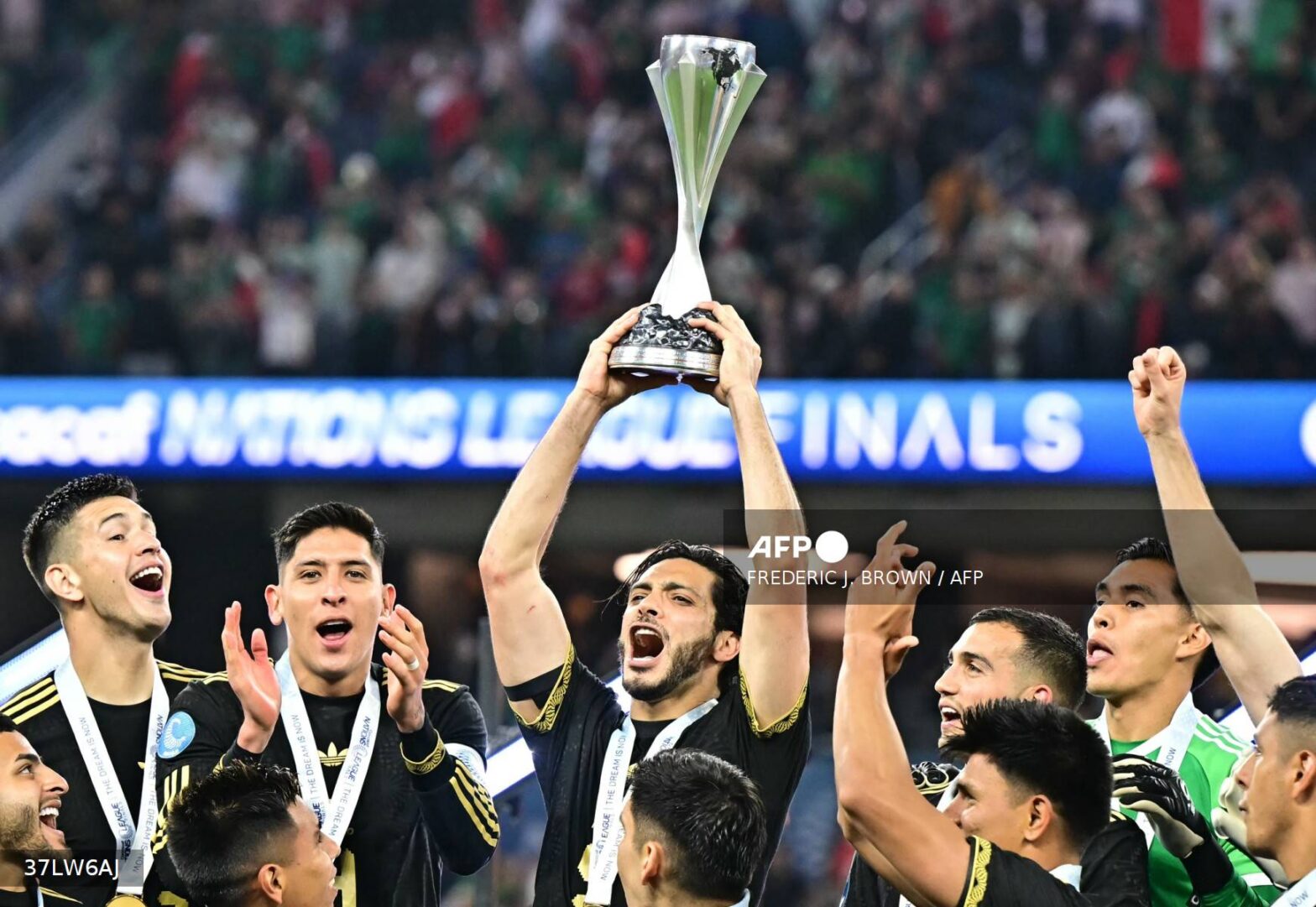 México vence a Panamá y gana la Concacaf Nations League