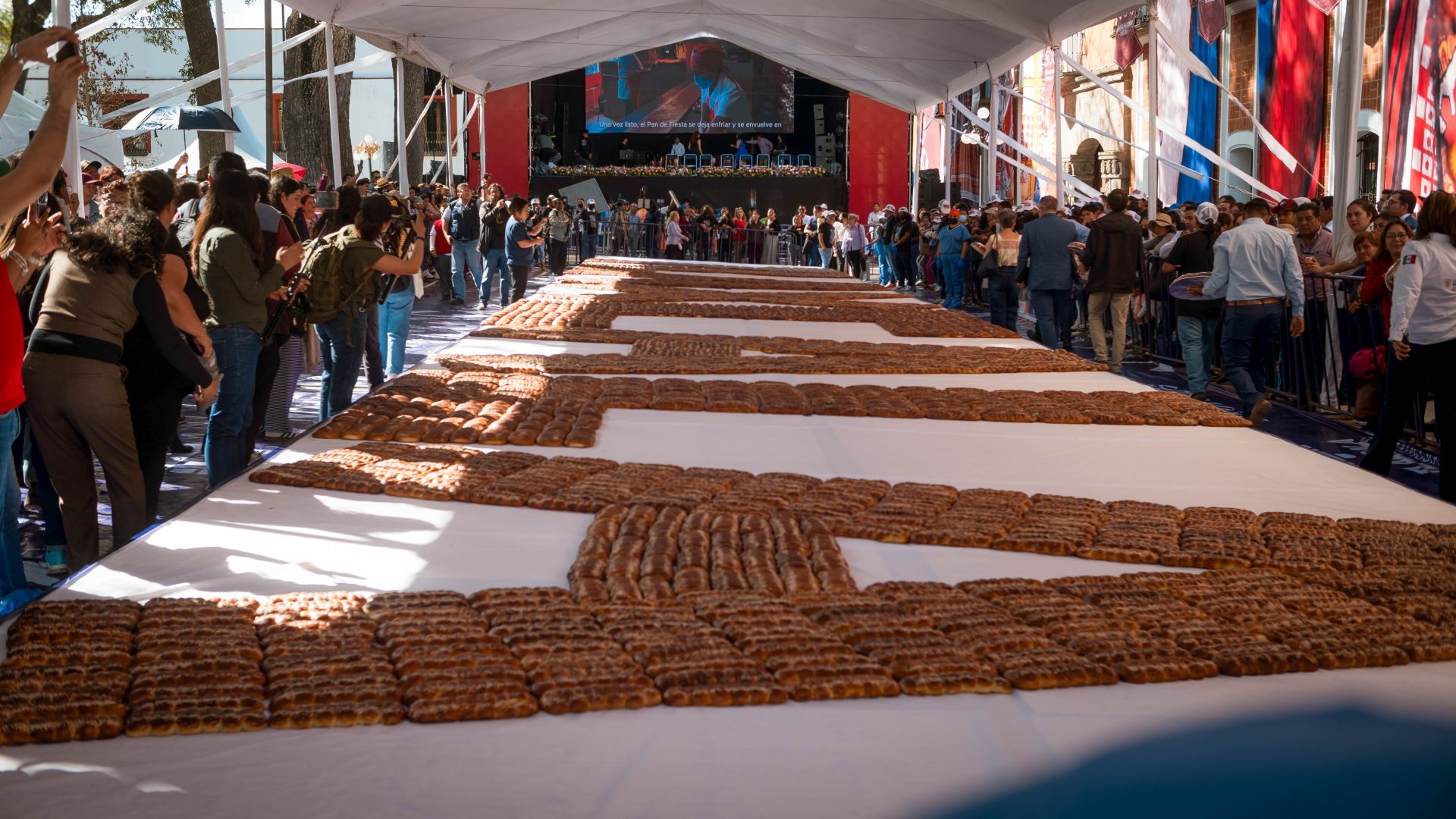 Tlaxcala rompe récord con el pan de fiesta más grande del mundo ...